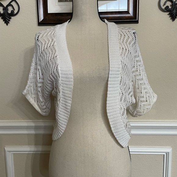 Sweet Kizz | Sweaters | Sweet Kizz Short Sleeve Cream Color Shrug ...